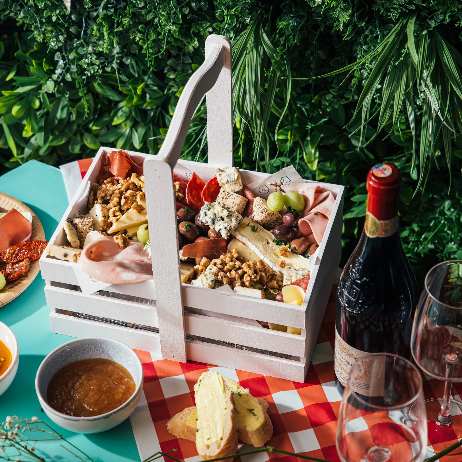 Cakes, Party Menus and Outside Catering – Mannarinu